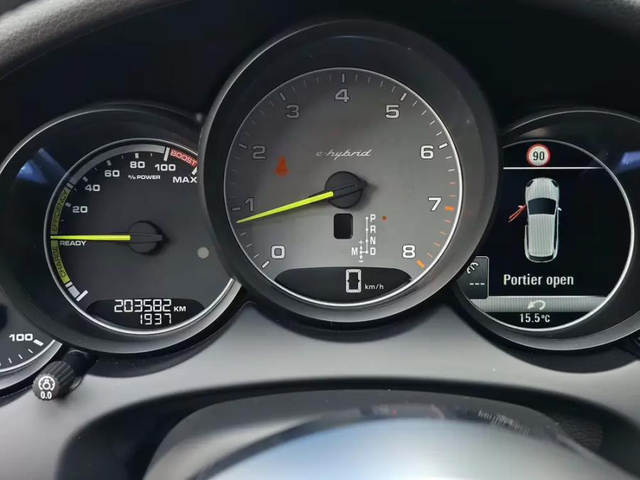 Melns Porsche Cayenne 2016 Rīga, ar dzinēja tilpumu 3.00 L un nobraukumu 204 tūkst. km par 19700 €, foto 41 vietnē AUTOMOTO.COM.LV