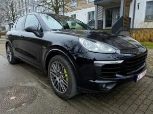 Melns Porsche Cayenne 2016 Rīga, ar dzinēja tilpumu 3.00 L un nobraukumu 204 tūkst. km par 19700 €, foto 45 vietnē AUTOMOTO.COM.LV