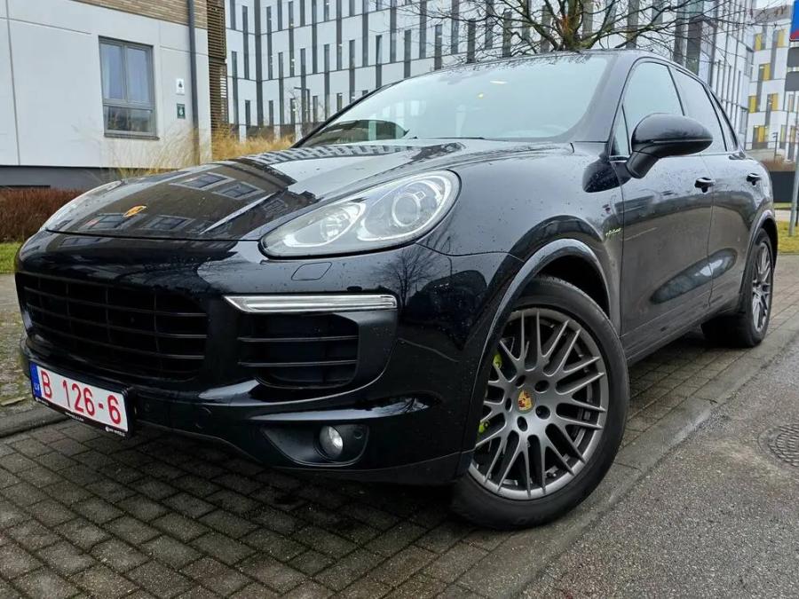 Melns Porsche Cayenne 2016 Rīga, ar dzinēja tilpumu 3.00 L un nobraukumu 204 tūkst. km par 19700 €, foto 46 vietnē AUTOMOTO.COM.LV
