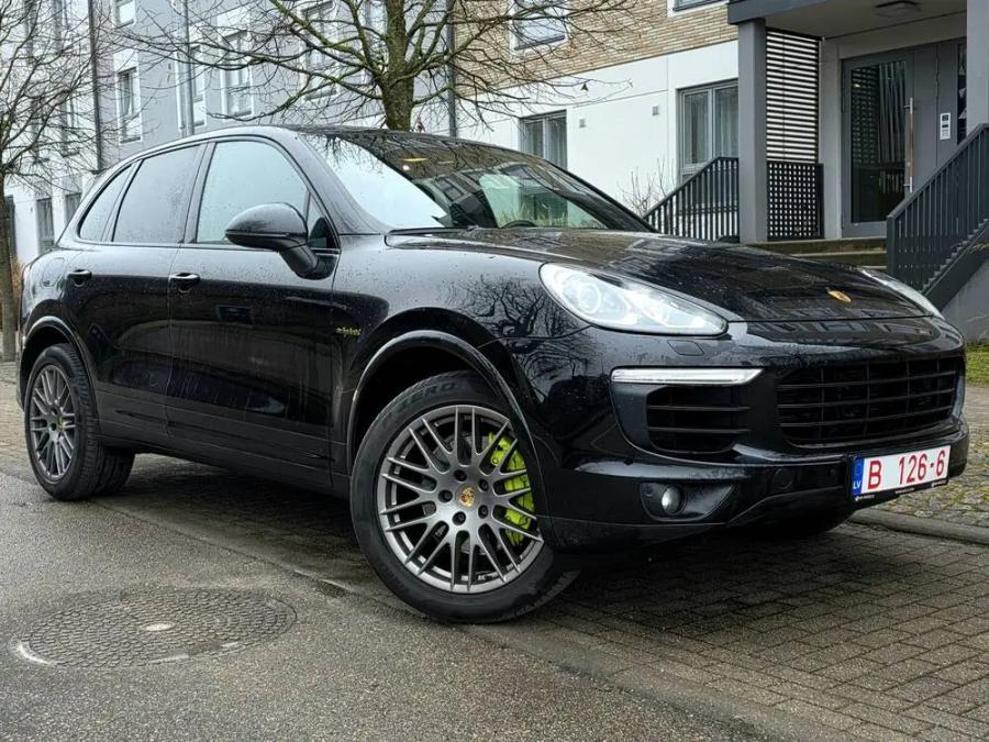 Melns Porsche Cayenne 2016 Rīga, ar dzinēja tilpumu 3.00 L un nobraukumu 204 tūkst. km par 19700 €, foto 48 vietnē AUTOMOTO.COM.LV