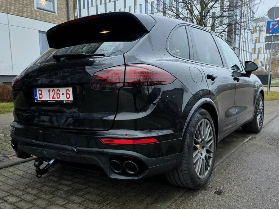Melns Porsche Cayenne 2016 Rīga, ar dzinēja tilpumu 3.00 L un nobraukumu 204 tūkst. km par 19700 €, foto 50 vietnē AUTOMOTO.COM.LV