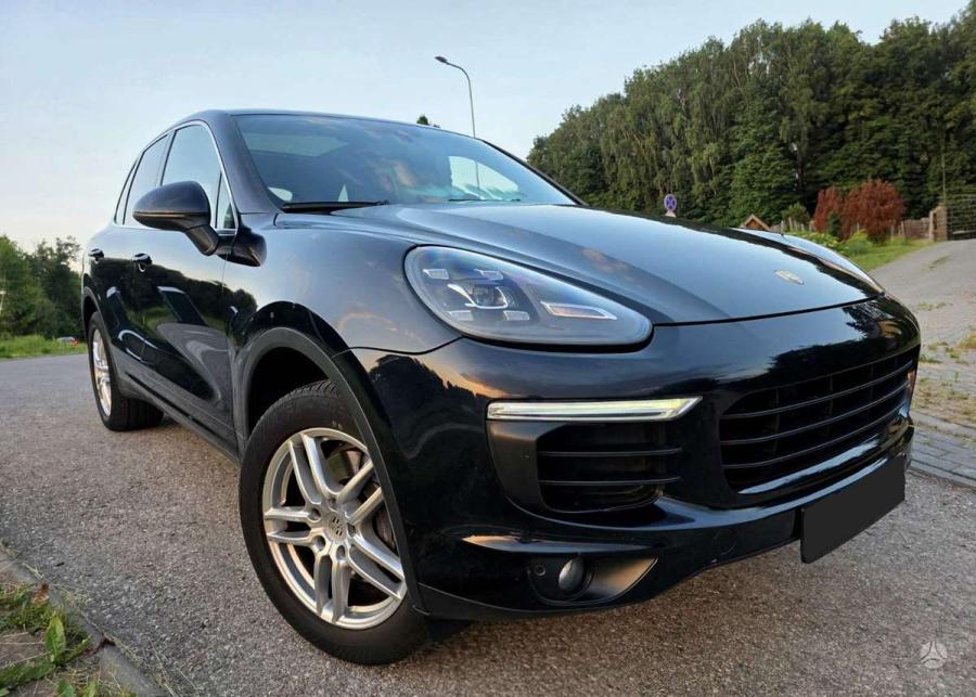 Melns Porsche Cayenne 2016 Utena, ar dzinēja tilpumu 3.60 L un nobraukumu 250 tūkst. km par 16900 €, foto 1 vietnē AUTOMOTO.COM.LV