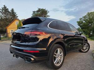 Melns Porsche Cayenne 2016 Utena, ar dzinēja tilpumu 3.60 L un nobraukumu 250 tūkst. km par 16900 €, foto 4 vietnē AUTOMOTO.COM.LV