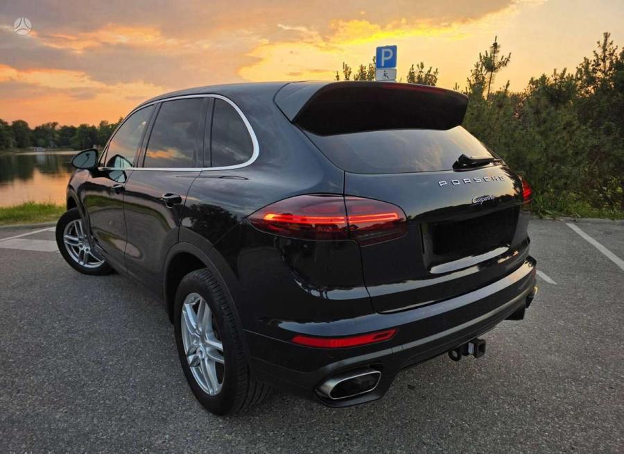Melns Porsche Cayenne 2016 Utena, ar dzinēja tilpumu 3.60 L un nobraukumu 250 tūkst. km par 16900 €, foto 6 vietnē AUTOMOTO.COM.LV