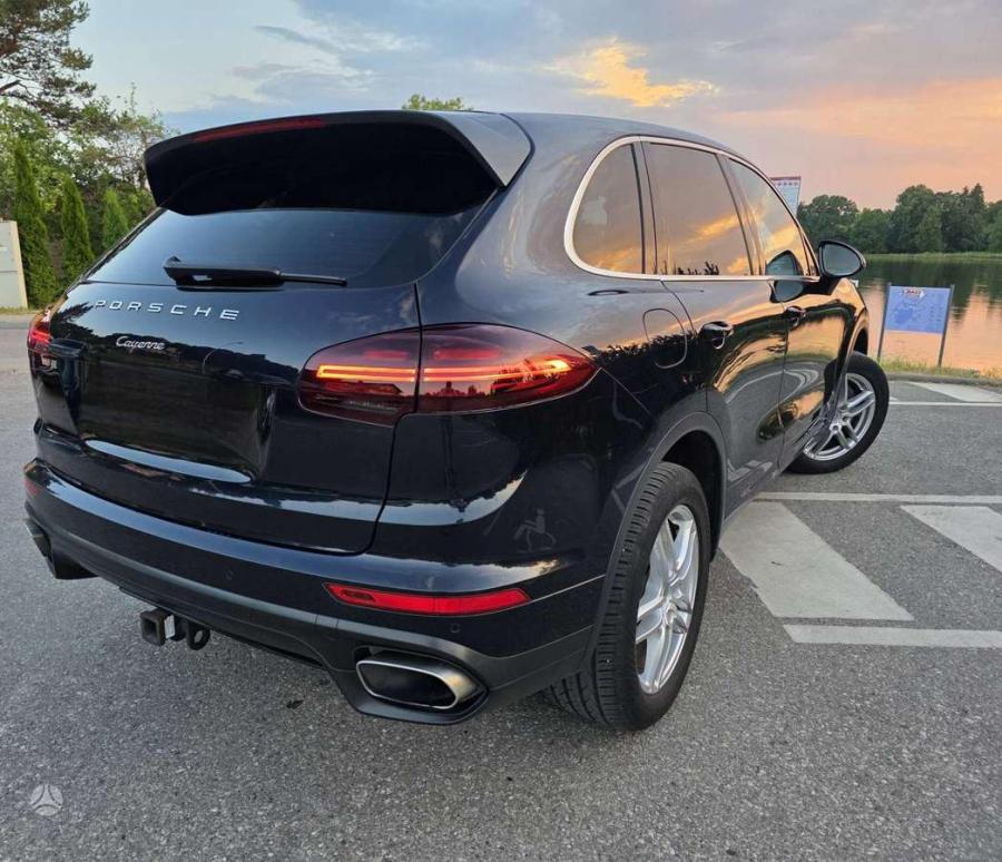 Melns Porsche Cayenne 2016 Utena, ar dzinēja tilpumu 3.60 L un nobraukumu 250 tūkst. km par 16900 €, foto 7 vietnē AUTOMOTO.COM.LV