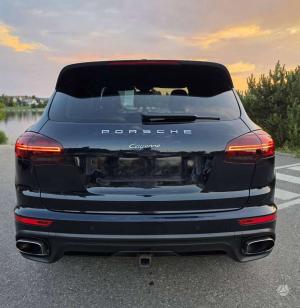 Melns Porsche Cayenne 2016 Utena, ar dzinēja tilpumu 3.60 L un nobraukumu 250 tūkst. km par 16900 €, foto 9 vietnē AUTOMOTO.COM.LV