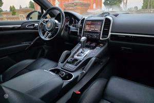 Melns Porsche Cayenne 2016 Utena, ar dzinēja tilpumu 3.60 L un nobraukumu 250 tūkst. km par 16900 €, foto 13 vietnē AUTOMOTO.COM.LV