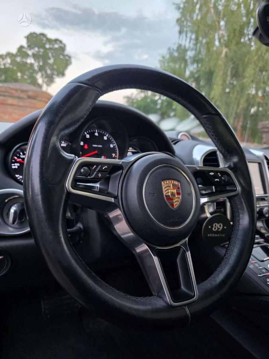 Melns Porsche Cayenne 2016 Utena, ar dzinēja tilpumu 3.60 L un nobraukumu 250 tūkst. km par 16900 €, foto 14 vietnē AUTOMOTO.COM.LV