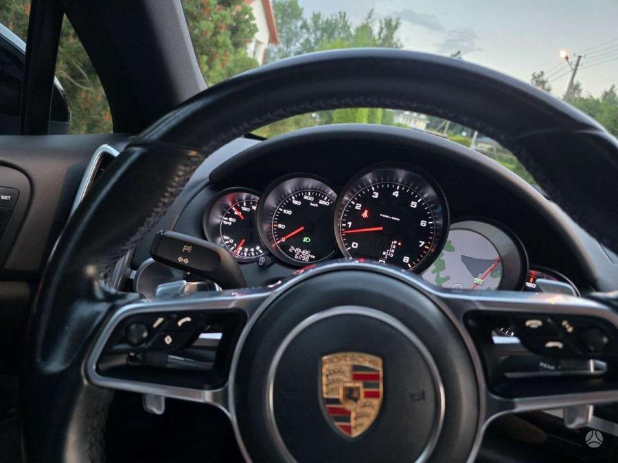 Melns Porsche Cayenne 2016 Utena, ar dzinēja tilpumu 3.60 L un nobraukumu 250 tūkst. km par 16900 €, foto 22 vietnē AUTOMOTO.COM.LV