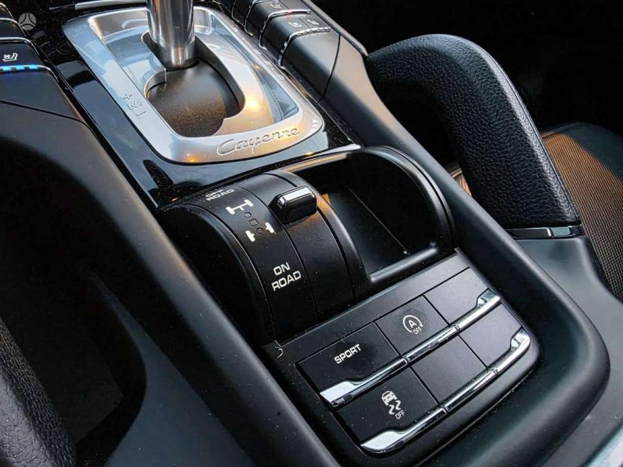 Melns Porsche Cayenne 2016 Utena, ar dzinēja tilpumu 3.60 L un nobraukumu 250 tūkst. km par 16900 €, foto 23 vietnē AUTOMOTO.COM.LV