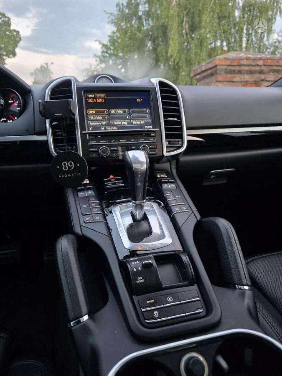 Melns Porsche Cayenne 2016 Utena, ar dzinēja tilpumu 3.60 L un nobraukumu 250 tūkst. km par 16900 €, foto 26 vietnē AUTOMOTO.COM.LV