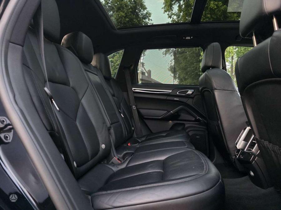 Melns Porsche Cayenne 2016 Utena, ar dzinēja tilpumu 3.60 L un nobraukumu 250 tūkst. km par 16900 €, foto 27 vietnē AUTOMOTO.COM.LV