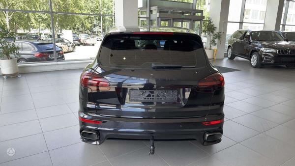 Black Porsche Cayenne 2016 in Marijampole, with an engine capacity of 2.97 L and mileage of 194 thousand km for 24999 €, photo 6 on AUTOMOTO.COM.LV