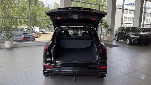 Black Porsche Cayenne 2016 in Marijampole, with an engine capacity of 2.97 L and mileage of 194 thousand km for 24999 €, photo 9 on AUTOMOTO.COM.LV