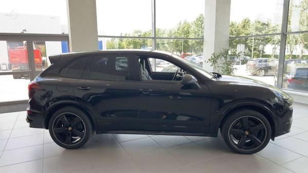 Melns Porsche Cayenne 2016 Marijampole, ar dzinēja tilpumu 2.97 L un nobraukumu 194 tūkst. km par 24999 €, foto 10 vietnē AUTOMOTO.COM.LV