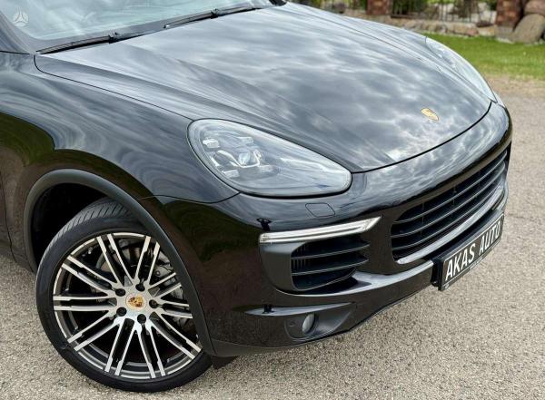 Melns Porsche Cayenne 2016 Šauļi, ar dzinēja tilpumu 4.13 L un nobraukumu 205 tūkst. km par 29300 €, foto 8 vietnē AUTOMOTO.COM.LV