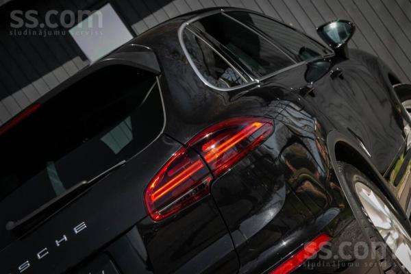 Melns Porsche Cayenne 2016 Tukums, ar dzinēja tilpumu 3.00 L un nobraukumu 289 tūkst. km par 19990 €, foto 7 vietnē AUTOMOTO.COM.LV