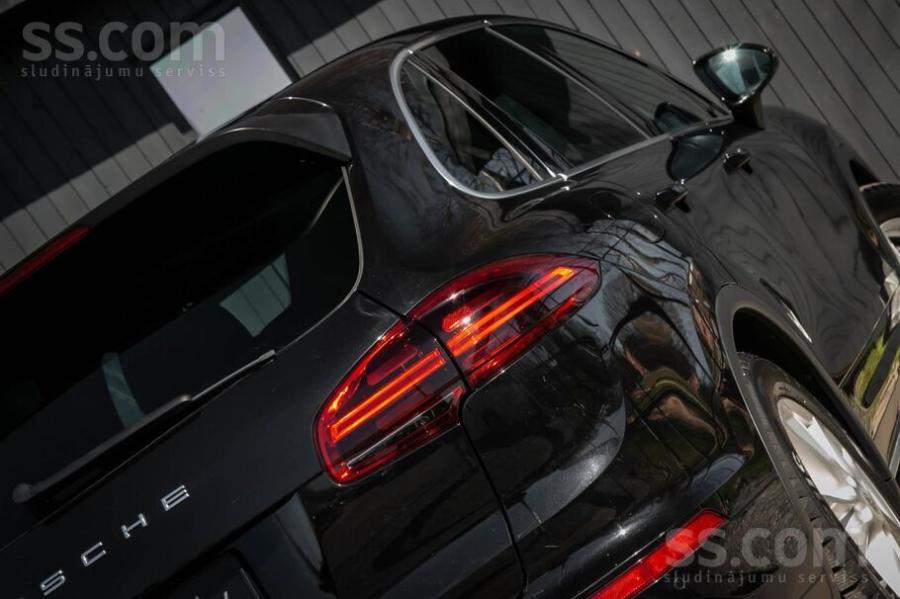 Melns Porsche Cayenne 2016 Tukums, ar dzinēja tilpumu 3.00 L un nobraukumu 289 tūkst. km par 19990 €, foto 8 vietnē AUTOMOTO.COM.LV