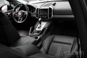 Melns Porsche Cayenne 2016 Tukums, ar dzinēja tilpumu 3.00 L un nobraukumu 289 tūkst. km par 19990 €, foto 12 vietnē AUTOMOTO.COM.LV
