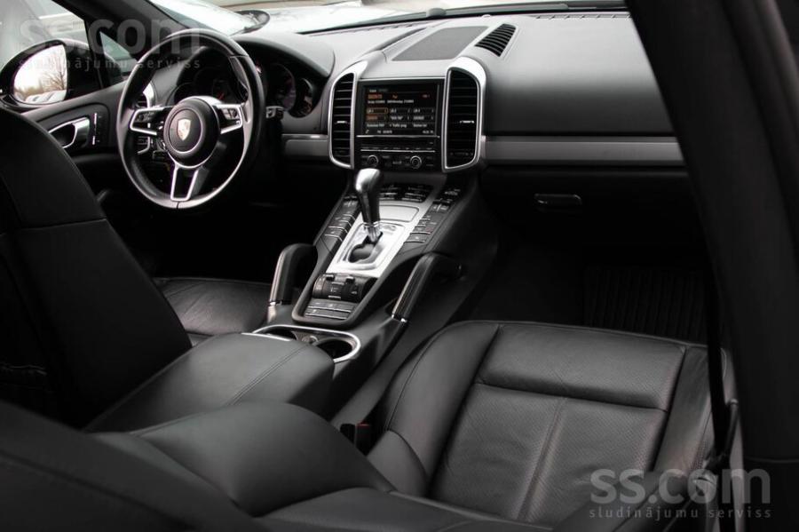 Melns Porsche Cayenne 2016 Tukums, ar dzinēja tilpumu 3.00 L un nobraukumu 289 tūkst. km par 19990 €, foto 12 vietnē AUTOMOTO.COM.LV