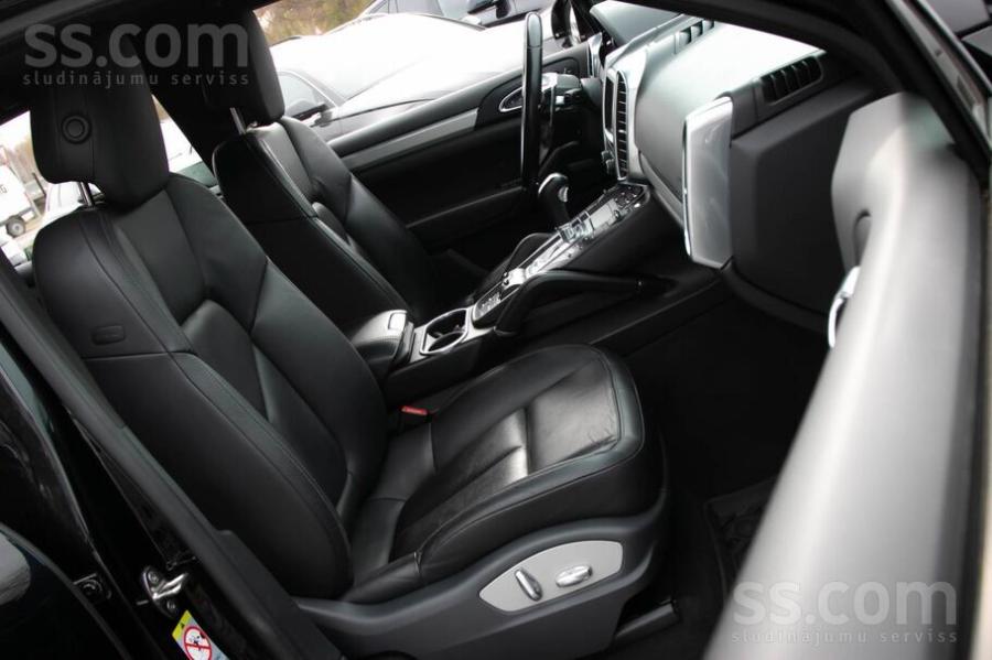 Melns Porsche Cayenne 2016 Tukums, ar dzinēja tilpumu 3.00 L un nobraukumu 289 tūkst. km par 19990 €, foto 13 vietnē AUTOMOTO.COM.LV
