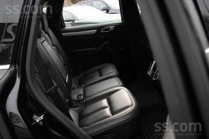 Melns Porsche Cayenne 2016 Tukums, ar dzinēja tilpumu 3.00 L un nobraukumu 289 tūkst. km par 19990 €, foto 15 vietnē AUTOMOTO.COM.LV