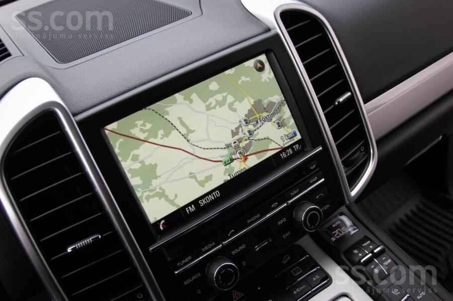 Melns Porsche Cayenne 2016 Tukums, ar dzinēja tilpumu 3.00 L un nobraukumu 289 tūkst. km par 19990 €, foto 24 vietnē AUTOMOTO.COM.LV