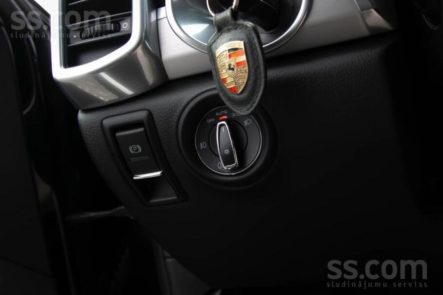 Melns Porsche Cayenne 2016 Tukums, ar dzinēja tilpumu 3.00 L un nobraukumu 289 tūkst. km par 19990 €, foto 27 vietnē AUTOMOTO.COM.LV