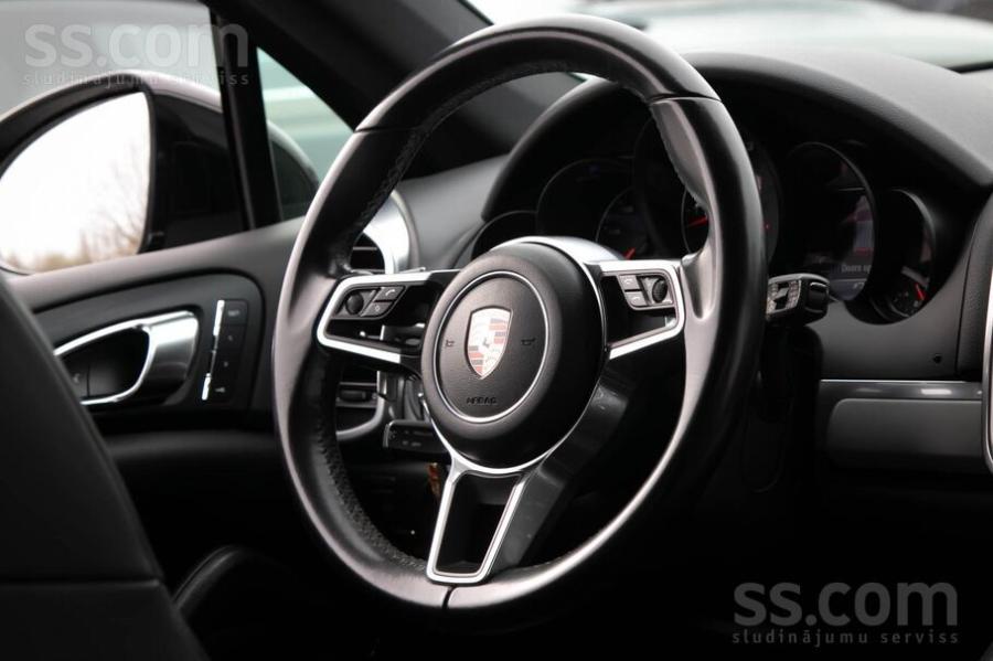 Melns Porsche Cayenne 2016 Tukums, ar dzinēja tilpumu 3.00 L un nobraukumu 289 tūkst. km par 19990 €, foto 30 vietnē AUTOMOTO.COM.LV