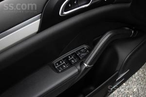 Melns Porsche Cayenne 2016 Tukums, ar dzinēja tilpumu 3.00 L un nobraukumu 289 tūkst. km par 19990 €, foto 33 vietnē AUTOMOTO.COM.LV
