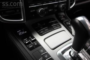 Melns Porsche Cayenne 2016 Tukums, ar dzinēja tilpumu 3.00 L un nobraukumu 289 tūkst. km par 19990 €, foto 35 vietnē AUTOMOTO.COM.LV
