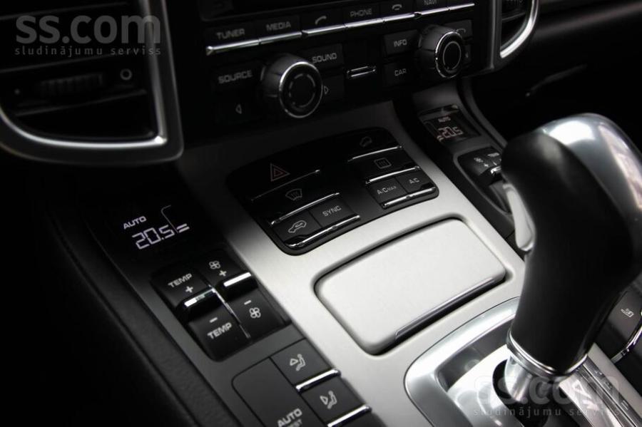 Melns Porsche Cayenne 2016 Tukums, ar dzinēja tilpumu 3.00 L un nobraukumu 289 tūkst. km par 19990 €, foto 35 vietnē AUTOMOTO.COM.LV