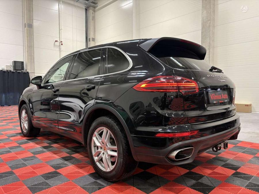 Melns Porsche Cayenne 2016 Viļņa, ar dzinēja tilpumu 3.60 L un nobraukumu 164 tūkst. km par 19999 €, foto 7 vietnē AUTOMOTO.COM.LV