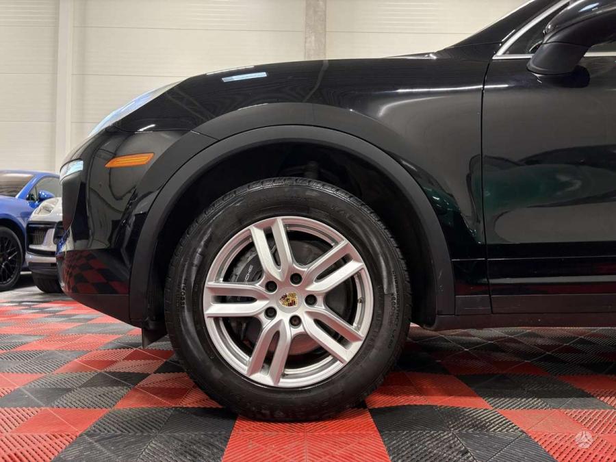 Melns Porsche Cayenne 2016 Viļņa, ar dzinēja tilpumu 3.60 L un nobraukumu 164 tūkst. km par 19999 €, foto 10 vietnē AUTOMOTO.COM.LV