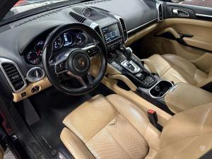 Melns Porsche Cayenne 2016 Viļņa, ar dzinēja tilpumu 3.60 L un nobraukumu 164 tūkst. km par 19999 €, foto 12 vietnē AUTOMOTO.COM.LV