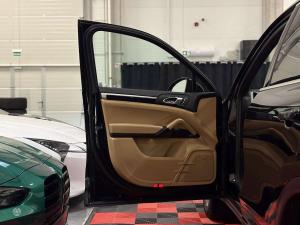 Melns Porsche Cayenne 2016 Viļņa, ar dzinēja tilpumu 3.60 L un nobraukumu 164 tūkst. km par 19999 €, foto 13 vietnē AUTOMOTO.COM.LV