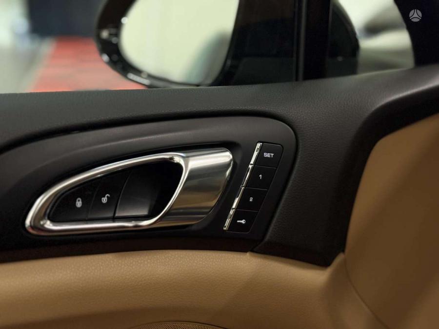 Melns Porsche Cayenne 2016 Viļņa, ar dzinēja tilpumu 3.60 L un nobraukumu 164 tūkst. km par 19999 €, foto 14 vietnē AUTOMOTO.COM.LV