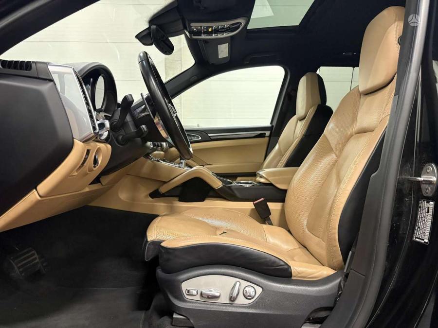 Melns Porsche Cayenne 2016 Viļņa, ar dzinēja tilpumu 3.60 L un nobraukumu 164 tūkst. km par 19999 €, foto 16 vietnē AUTOMOTO.COM.LV