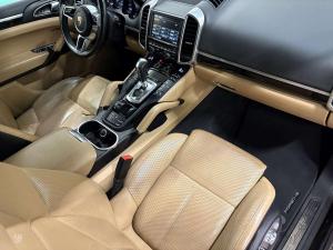 Melns Porsche Cayenne 2016 Viļņa, ar dzinēja tilpumu 3.60 L un nobraukumu 164 tūkst. km par 19999 €, foto 18 vietnē AUTOMOTO.COM.LV