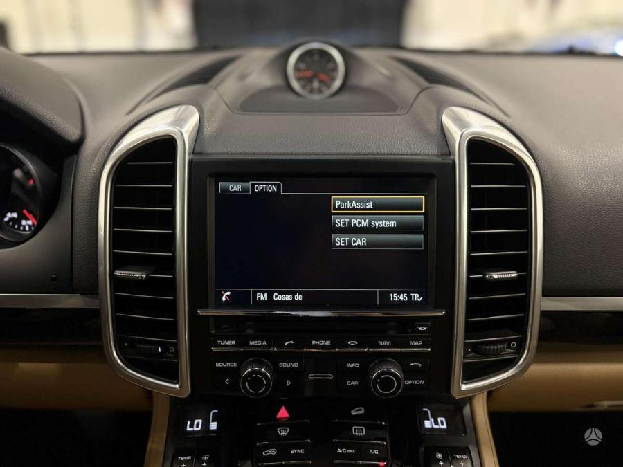 Melns Porsche Cayenne 2016 Viļņa, ar dzinēja tilpumu 3.60 L un nobraukumu 164 tūkst. km par 19999 €, foto 26 vietnē AUTOMOTO.COM.LV
