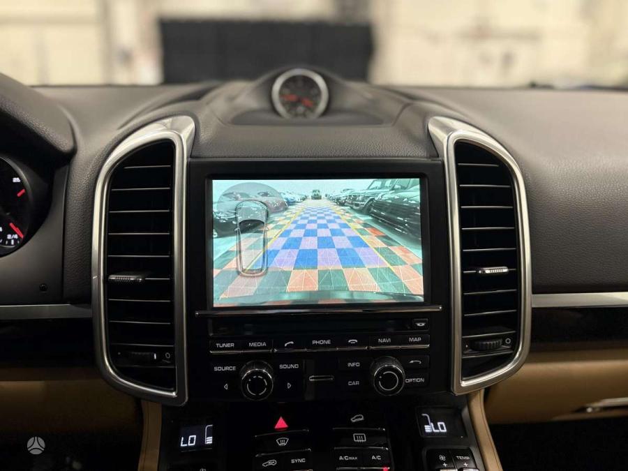 Melns Porsche Cayenne 2016 Viļņa, ar dzinēja tilpumu 3.60 L un nobraukumu 164 tūkst. km par 19999 €, foto 27 vietnē AUTOMOTO.COM.LV