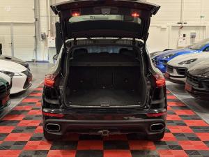 Melns Porsche Cayenne 2016 Viļņa, ar dzinēja tilpumu 3.60 L un nobraukumu 164 tūkst. km par 19999 €, foto 31 vietnē AUTOMOTO.COM.LV