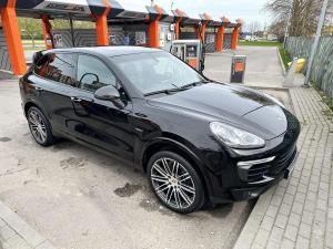 Black Porsche Cayenne 2016 in Klaipeda, with an engine capacity of 2.97 L and mileage of 185 thousand km for 29800 €, photo  on AUTOMOTO.COM.LV
