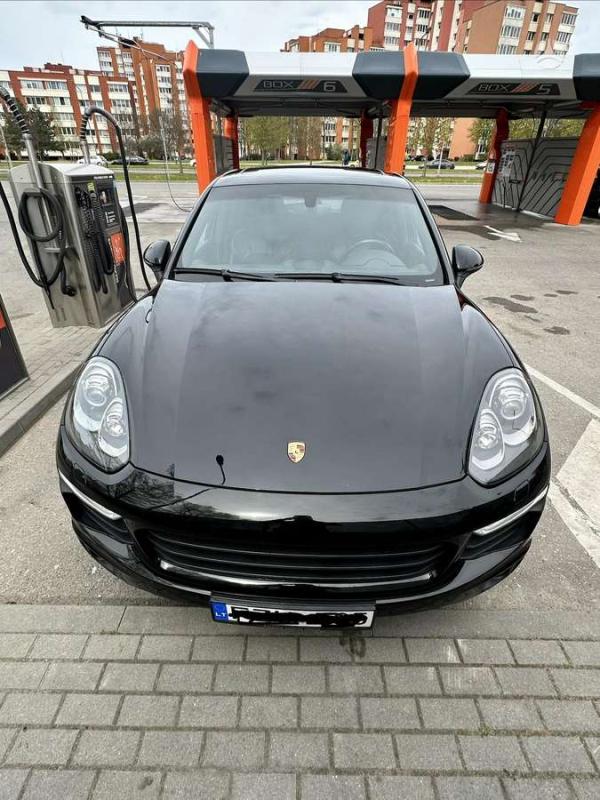 Black Porsche Cayenne 2016 in Klaipeda, with an engine capacity of 2.97 L and mileage of 185 thousand km for 29800 €, photo 3 on AUTOMOTO.COM.LV