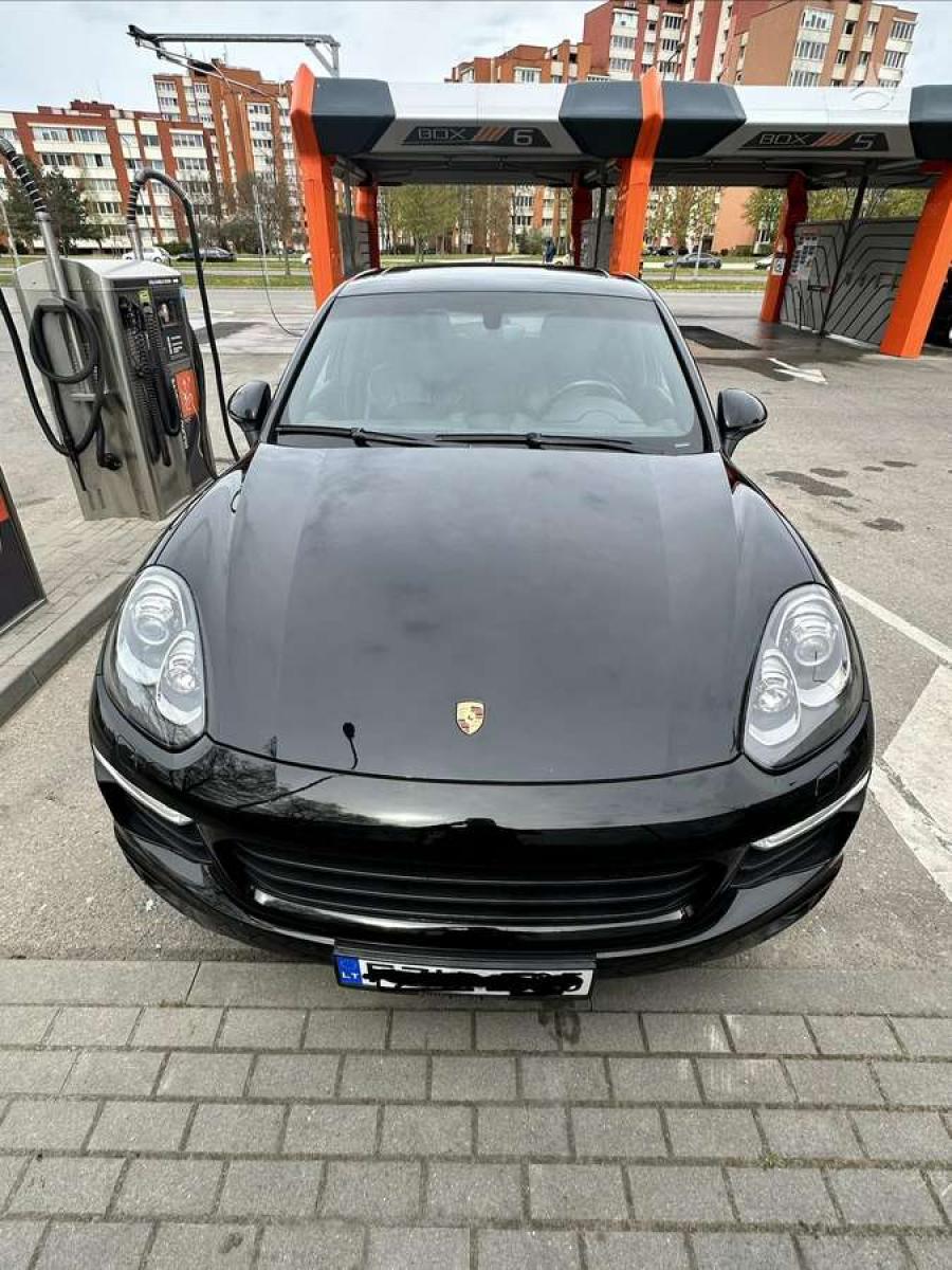 Black Porsche Cayenne 2016 in Klaipeda, with an engine capacity of 2.97 L and mileage of 185 thousand km for 29800 €, photo 4 on AUTOMOTO.COM.LV