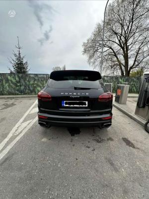 Black Porsche Cayenne 2016 in Klaipeda, with an engine capacity of 2.97 L and mileage of 185 thousand km for 29800 €, photo 5 on AUTOMOTO.COM.LV