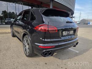 Melns Porsche Cayenne 2016 Rīga, ar dzinēja tilpumu 3.00 L un nobraukumu 0 tūkst. km par 19500 €, foto 4 vietnē AUTOMOTO.COM.LV