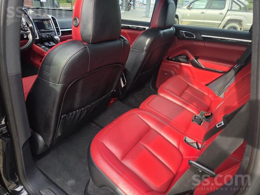 Melns Porsche Cayenne 2016 Rīga, ar dzinēja tilpumu 3.00 L un nobraukumu 0 tūkst. km par 19500 €, foto 7 vietnē AUTOMOTO.COM.LV
