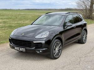 Melns Porsche Cayenne 2016 Šauļi, ar dzinēja tilpumu 4.13 L un nobraukumu 205 tūkst. km par 28900 €, foto  vietnē AUTOMOTO.COM.LV