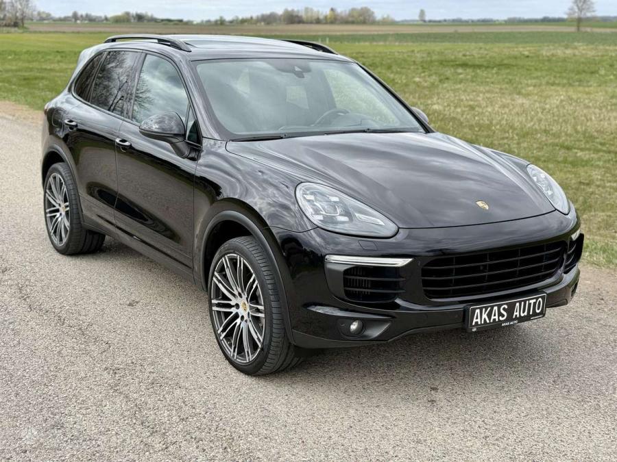 Black Porsche Cayenne 2016 in Siauliai, with an engine capacity of 4.13 L and mileage of 205 thousand km for 28900 €, photo 3 on AUTOMOTO.COM.LV
